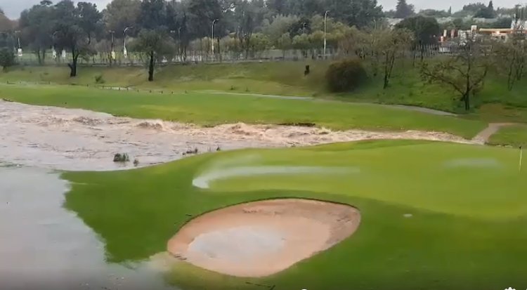 [VIDEO] Killarney golf course hit by flooding | Rosebank Killarney Gazette