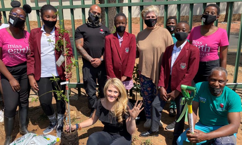 Community comes together to plant trees | Rosebank Killarney Gazette