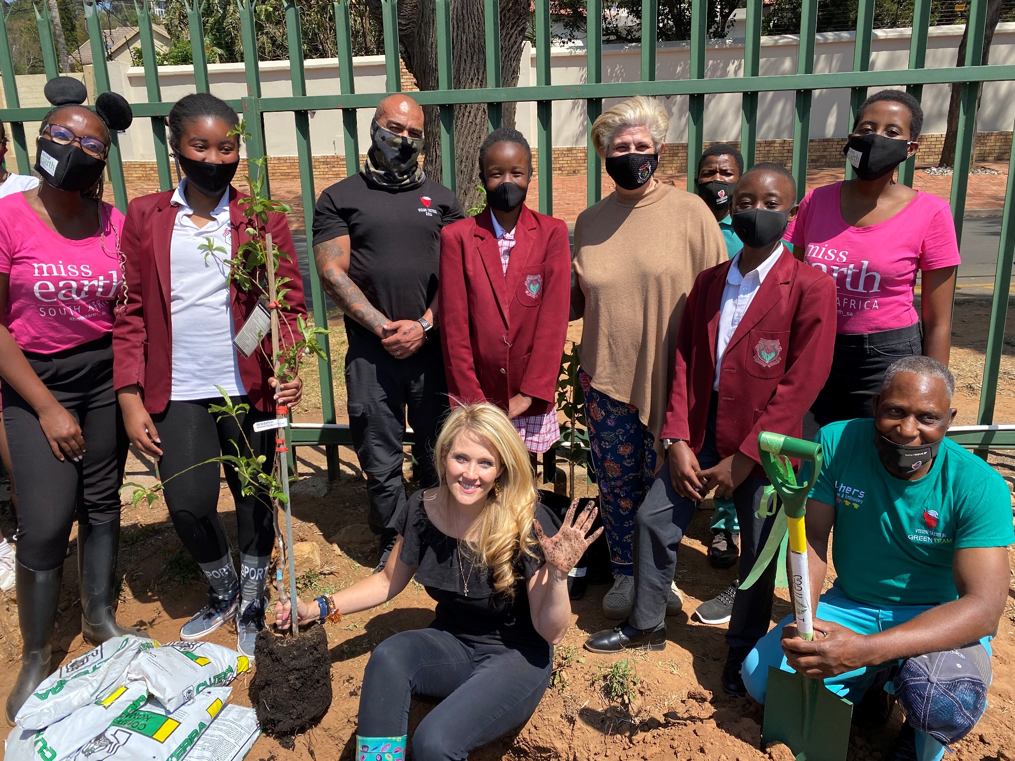 Community comes together to plant trees | Rosebank Killarney Gazette