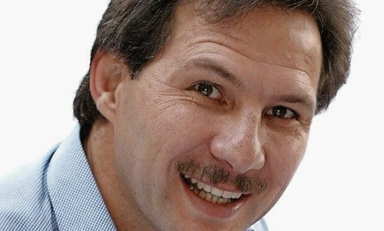 Die bekende gospelsanger Danie Botha kom Sondagaand by die AGS Oasis ...