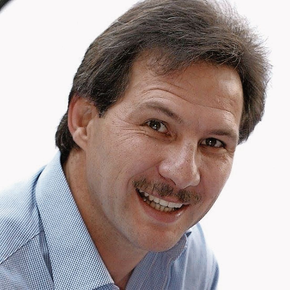 Die bekende gospelsanger Danie Botha kom Sondagaand by die AGS Oasis ...