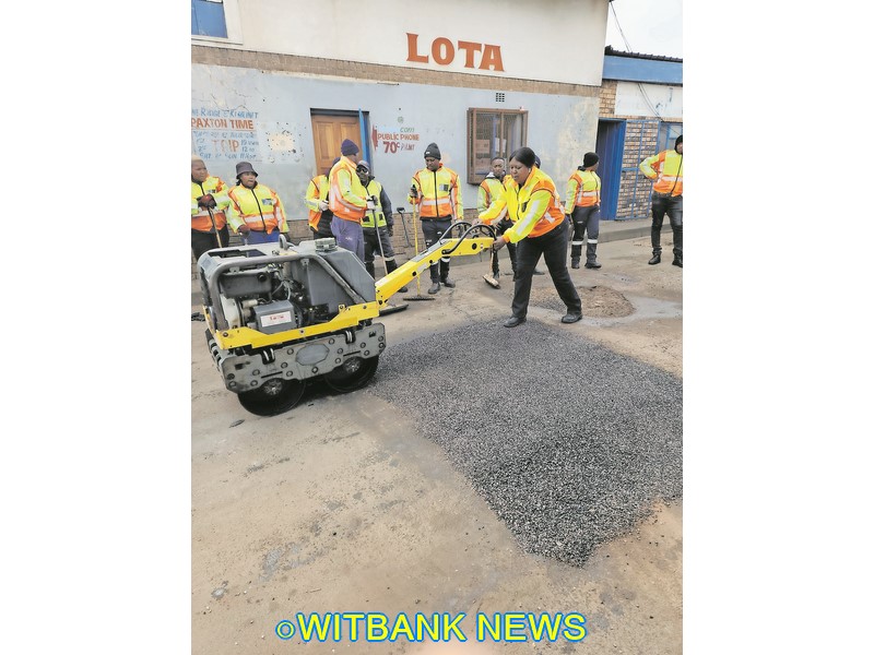 Former Mayor Clr Nkalitshana fulfilling service delivery till the end ...