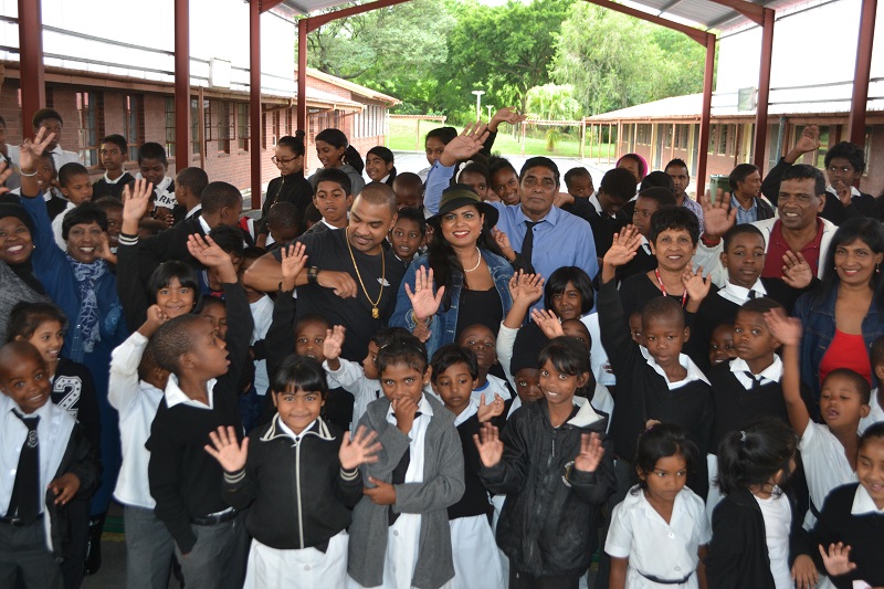 VIDEO: Multi-talented musician enthralls pupils | Rising Sun Newspapers