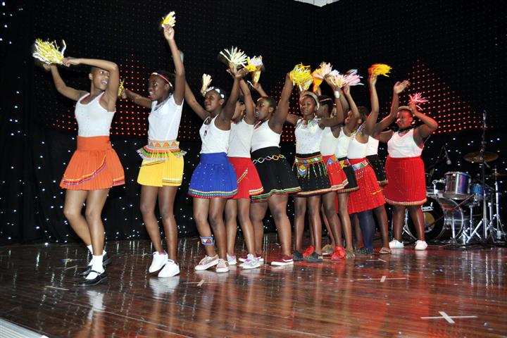 Parsee Rustomjee stars dazzle at variety concert | Rising Sun Newspapers