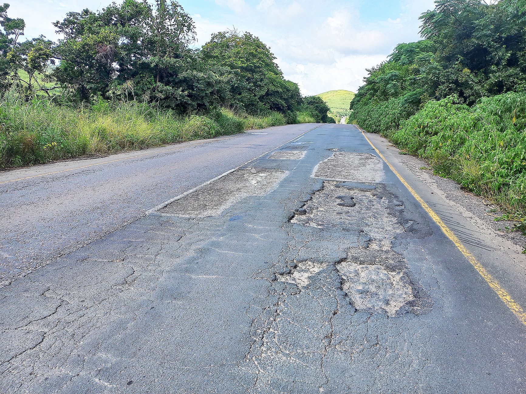 Potholes on the R612 are a deathtrap say Braemar residents | Rising Sun ...