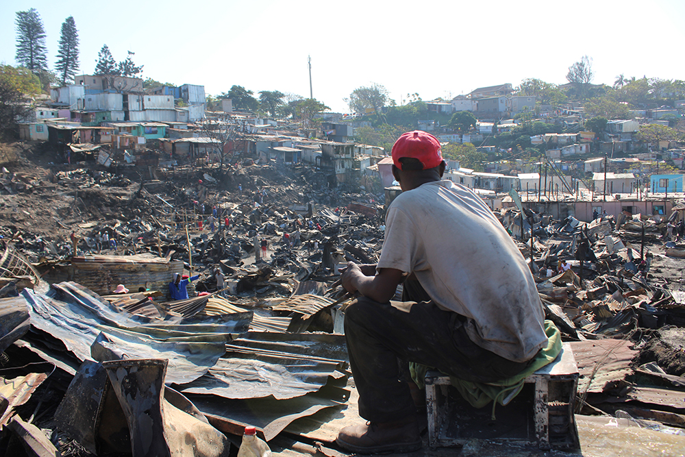 WATCH: One dead, thousands displaced in Clare Estate fire | Rising Sun ...