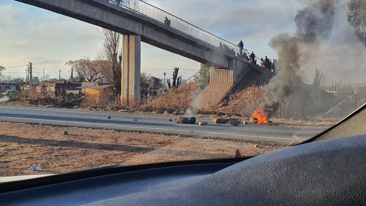 N12 protest: Residents work together to clear road | Rising Sun Newspapers