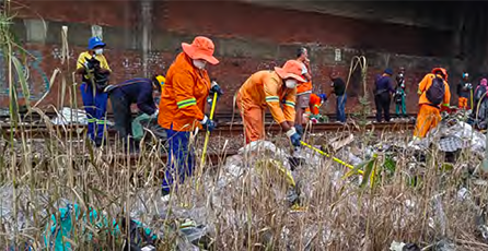 28, 500 waste bags collected during clean-up of railway lines | Rising ...