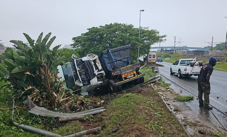 Rainy weather sees truck veer off Higginson Highway | Rising Sun Newspapers