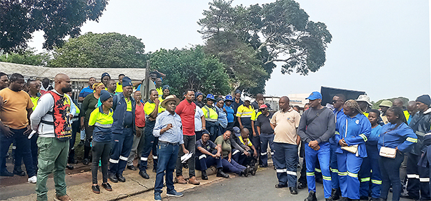 Umdoni workers on strike | Rising Sun Newspapers