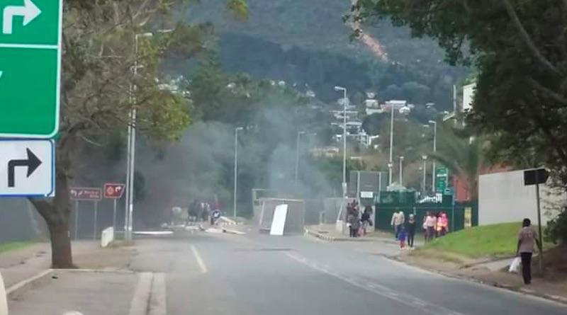 De Lille condemns violence as protest action in Hout Bay enters day ...