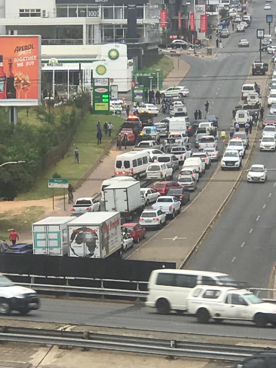 Corlett Drive at a standstill after shootout at garage - LNN ...