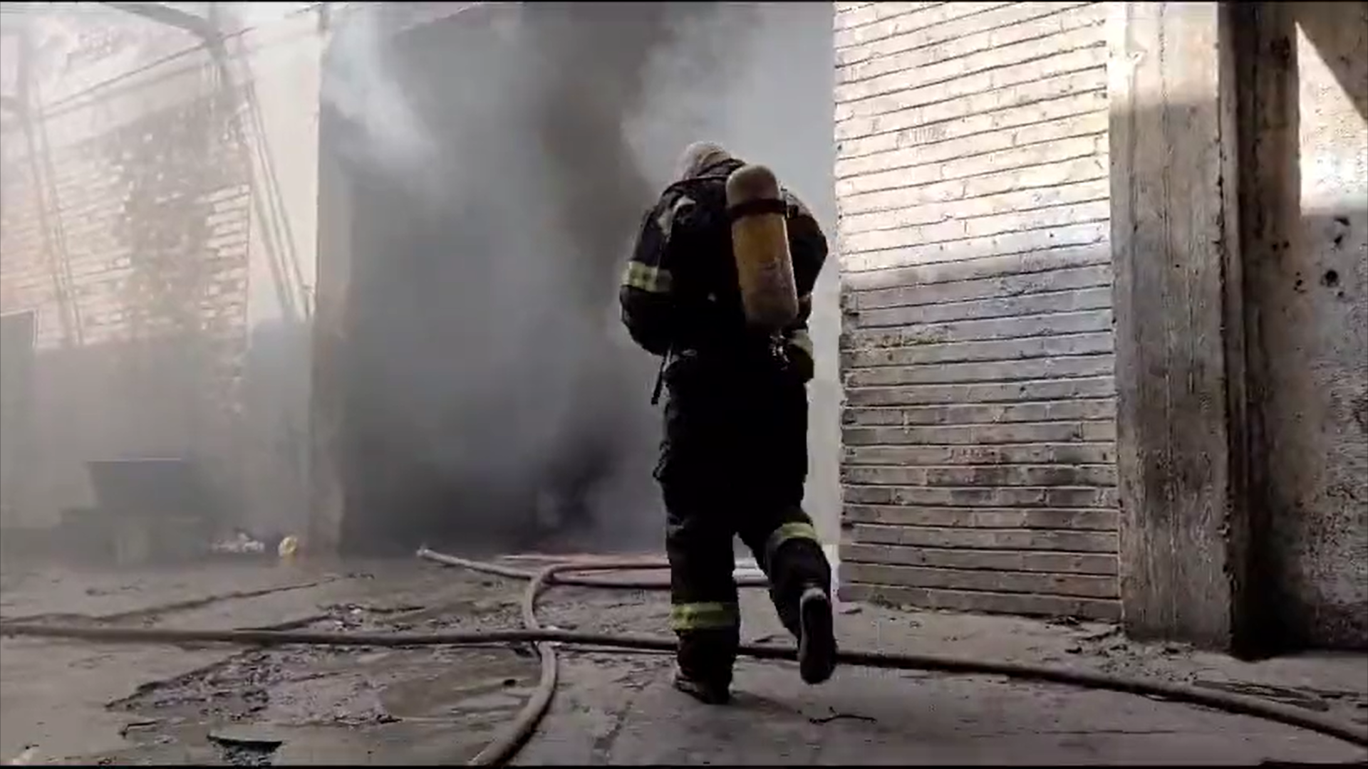 Watch: Another vulnerable building goes up in flames in Joburg - LNN ...