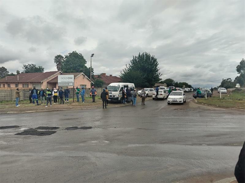 4-day ‘sit-in’ ends as 20 Springs miners collapse from hunger - LNN ...