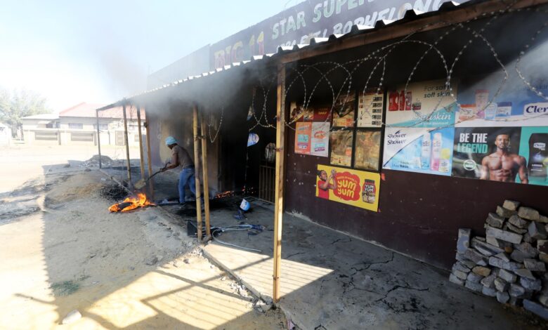 Foreign-owned shop burnt in Bophelong - LNN - Network News