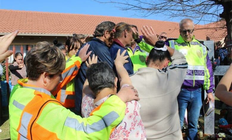 Update: Community holds emotional vigil for Brakpan teen killed in ...