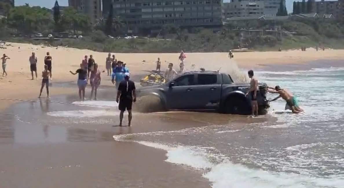 [Watch] Sea, sand and stuck: Motorist’s 4x4 adventure ends in Baggies ...
