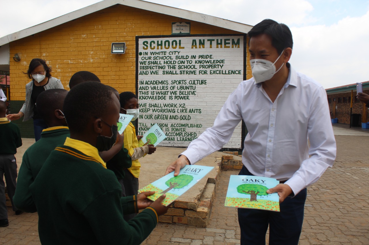 Over 240 Vukani Primary learners benefit from Read to Rise donation ...