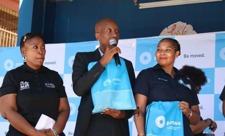 25 laptops donated to Heerengracht Primary | Soweto Urban