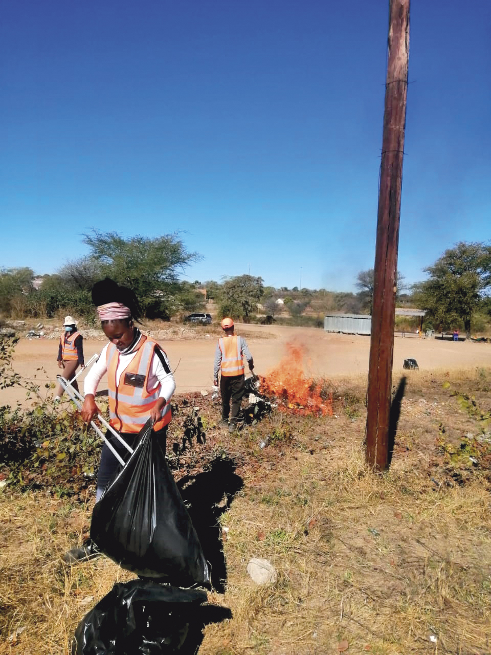 Young men cleans Lulekani | Letaba Herald