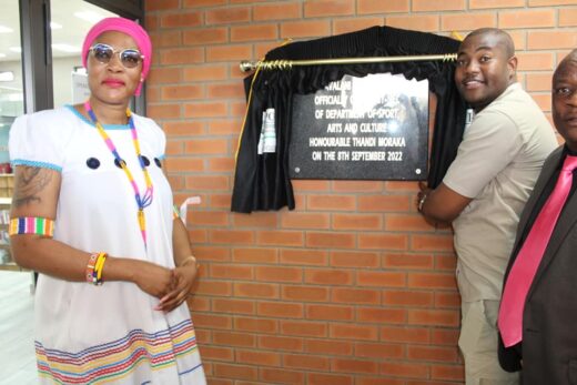 Moraka hands over state-of-the-art library in Mavalani | Letaba Herald
