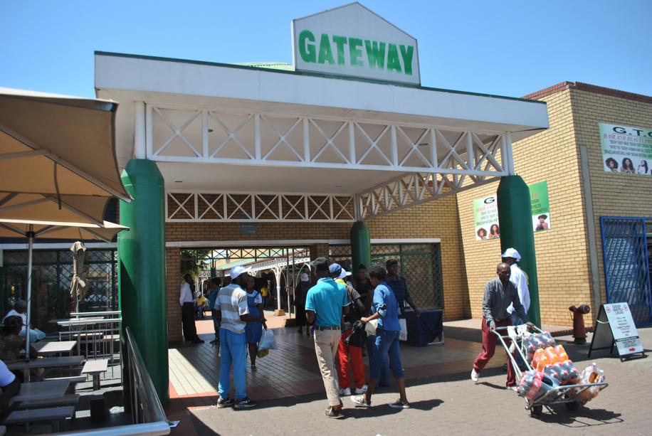 Alleged robber killed at mall | Carletonville Herald