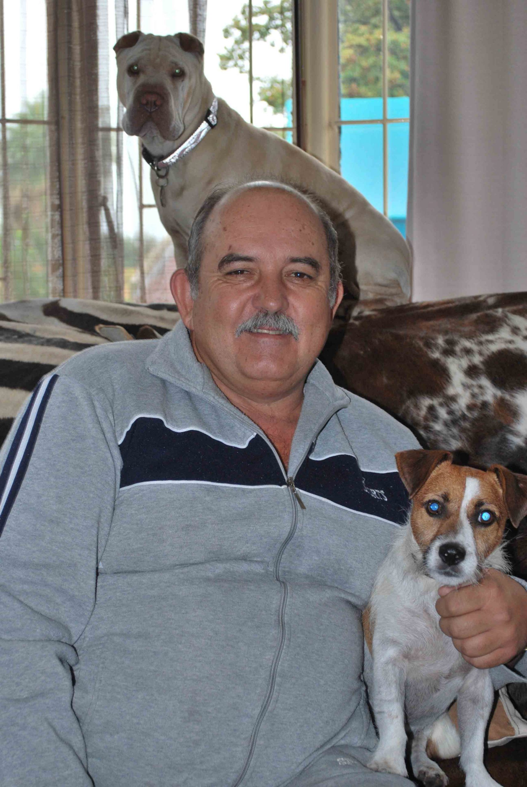 Verkeershoof en adjunk van J.B Marks op verpligte verlof ...