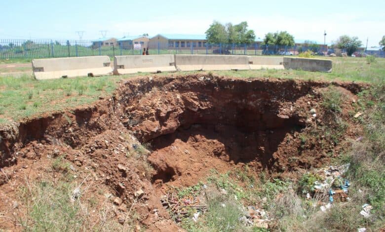 Khutsong sinkhole crisis: Committee to urge Provincial Government ...