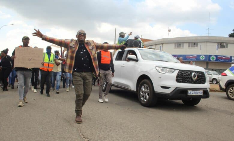 Carletonville protest: Merafong residents demand local jobs ...