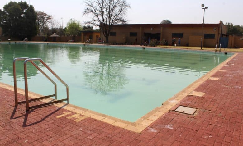 Merafong swimming season starts, but only Carletonville pool is ready ...
