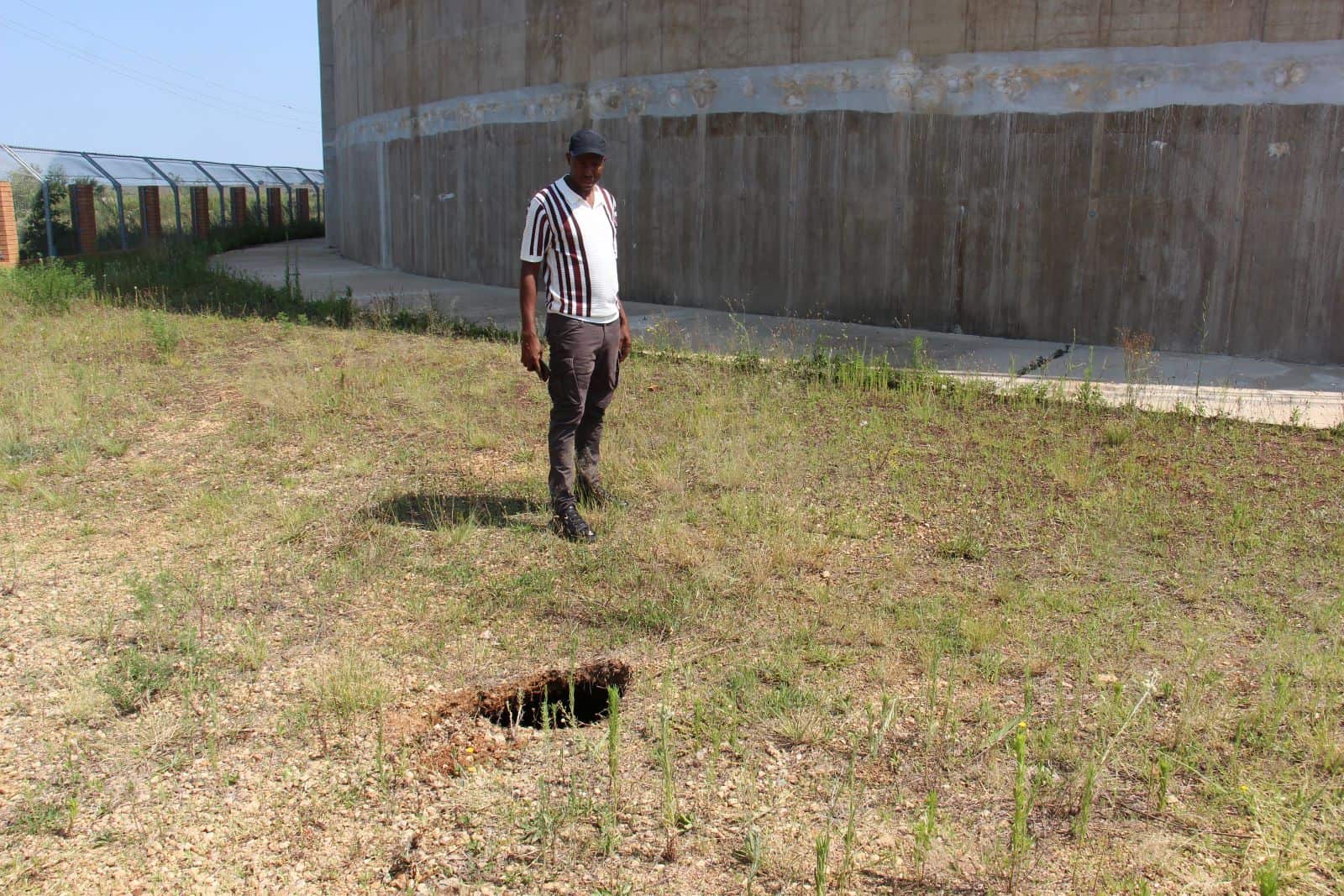 New sinkhole sparks alarm near Khutsong reservoir in Merafong ...