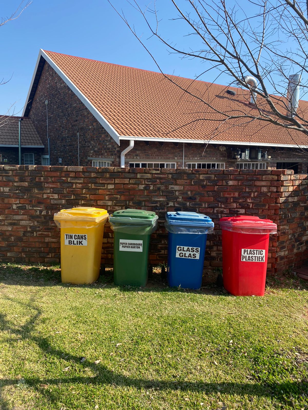 Klein begin, groot verskil om sypaadjies en omgewing skoon te hou ...