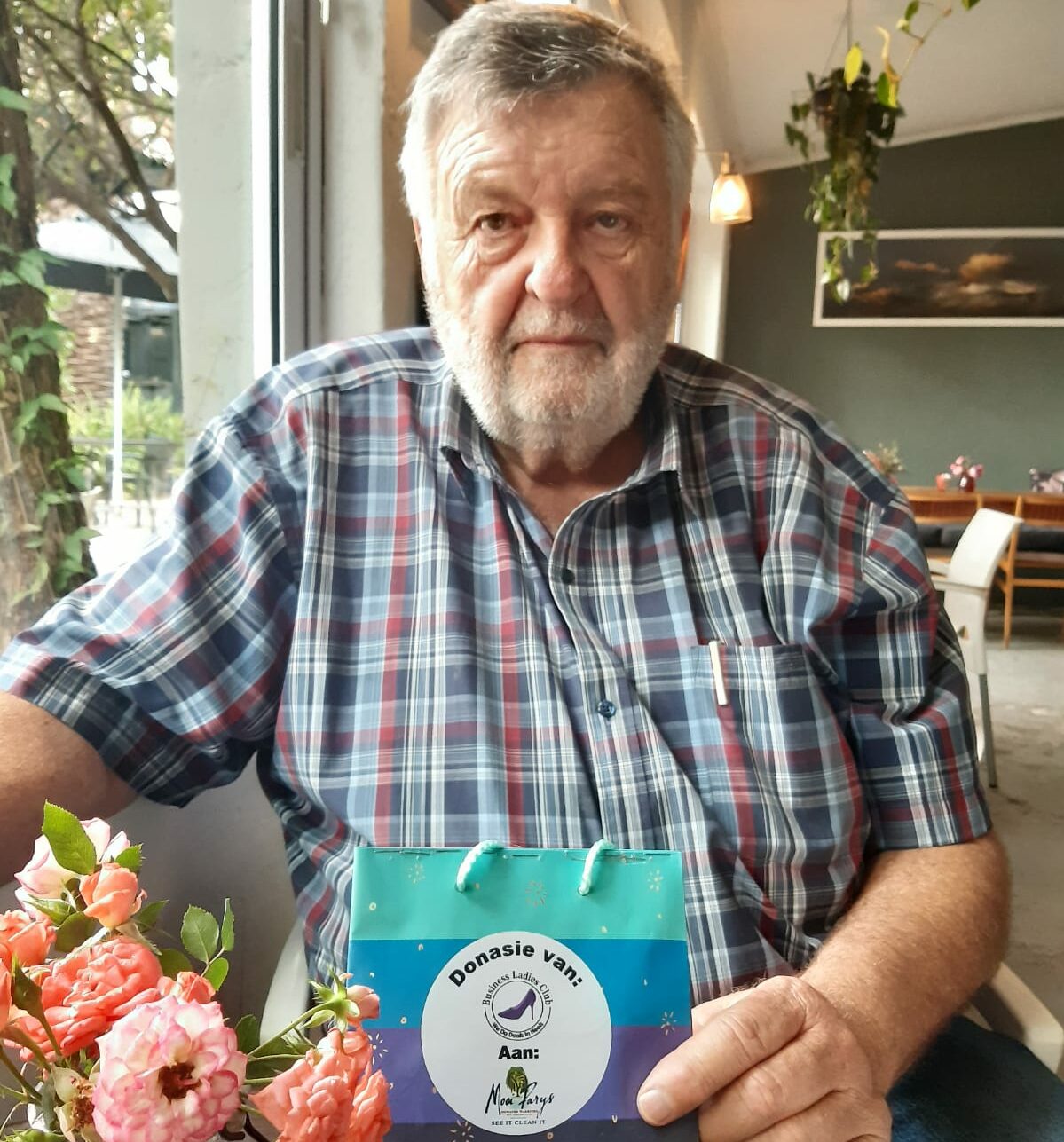 Sakevroue help MooiParys om dorp skoon te hou | Parys Gazette