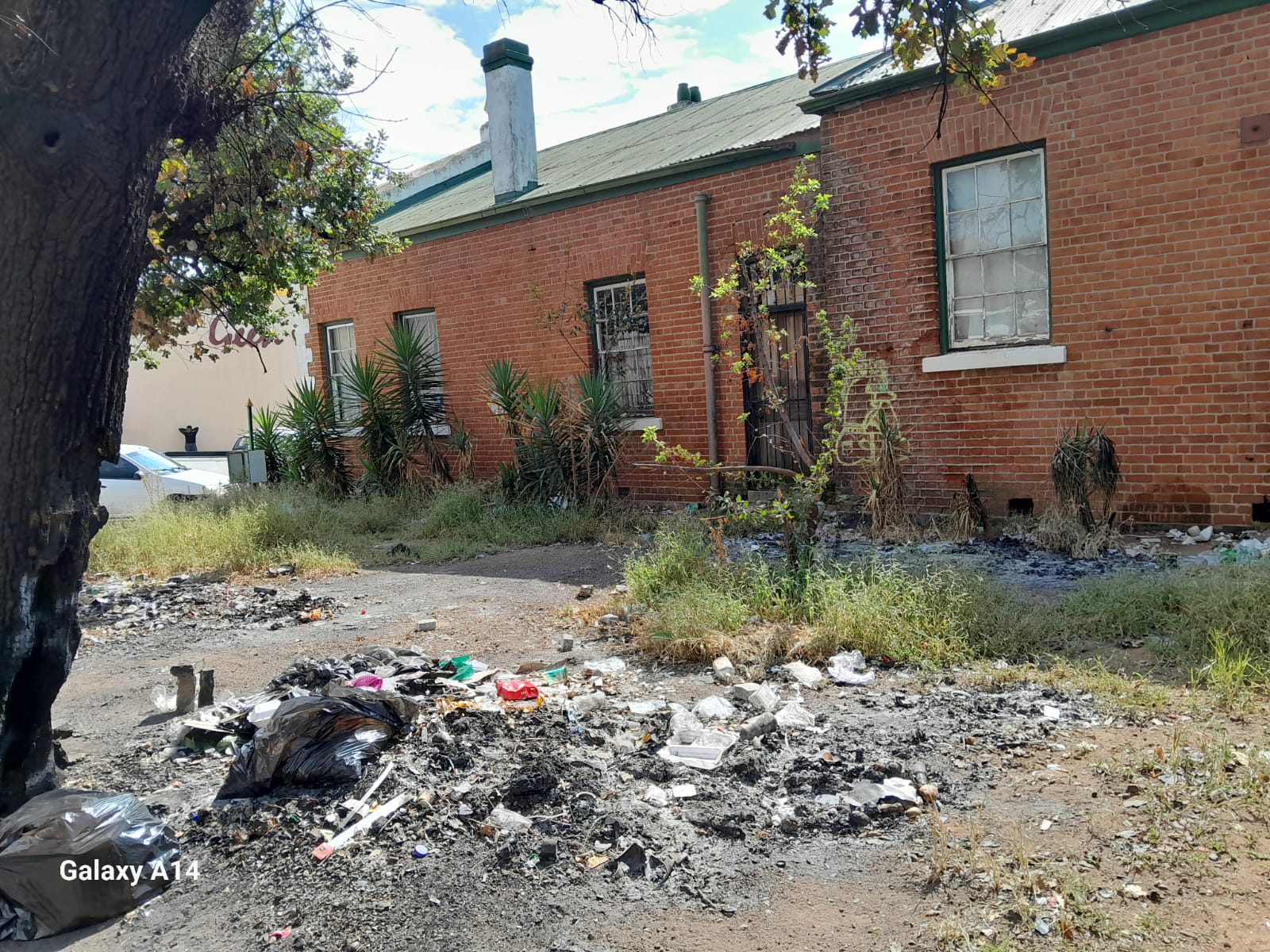 Munisipaliteit maak museumterrein skoon | Parys Gazette