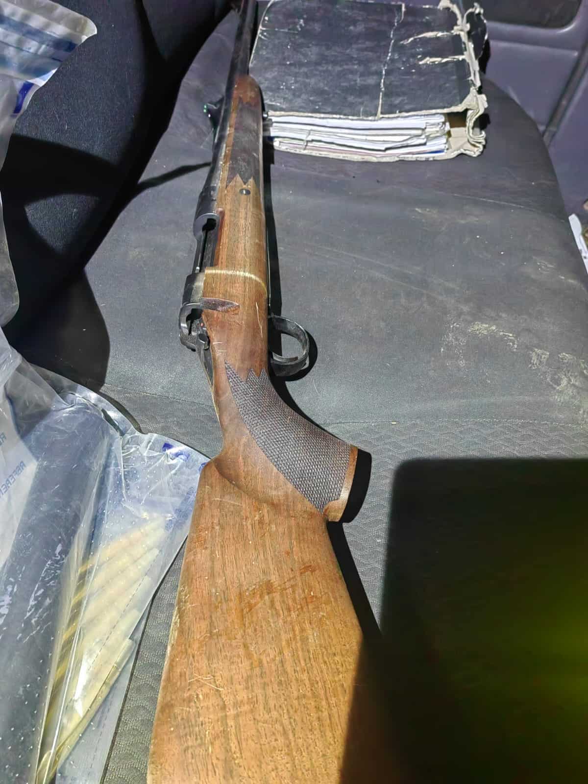 Vier vas oor onwettige vuurwapen en ammunisie | Parys Gazette