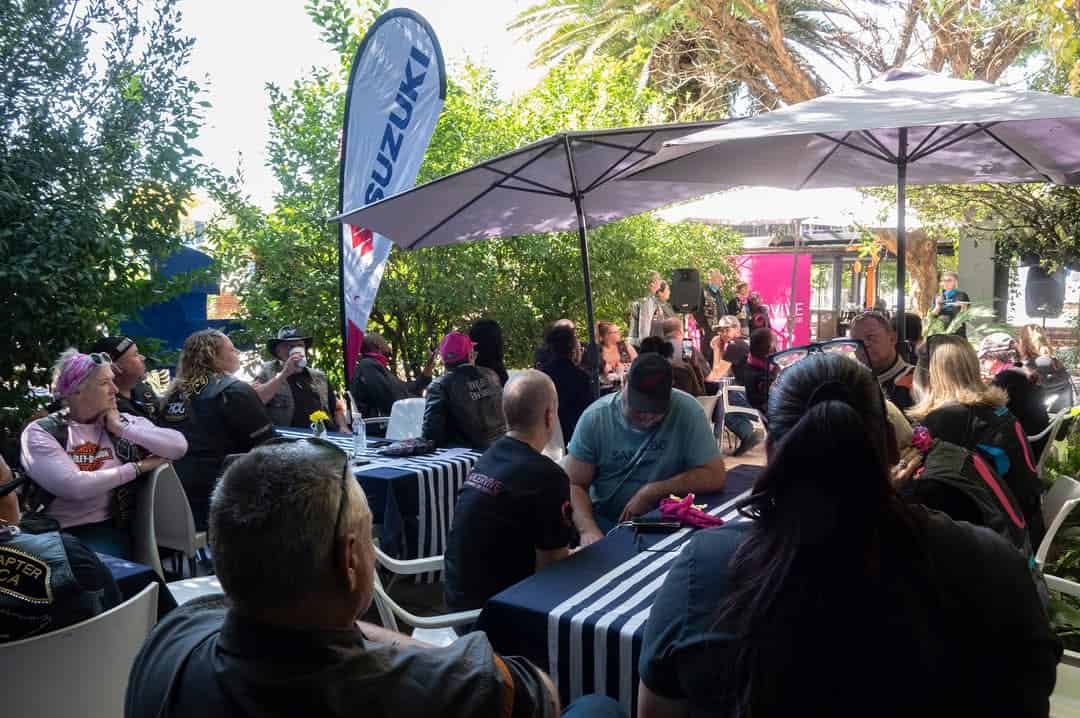 Motorfietsryers deel kanker-boodskap in Parys | Parys Gazette