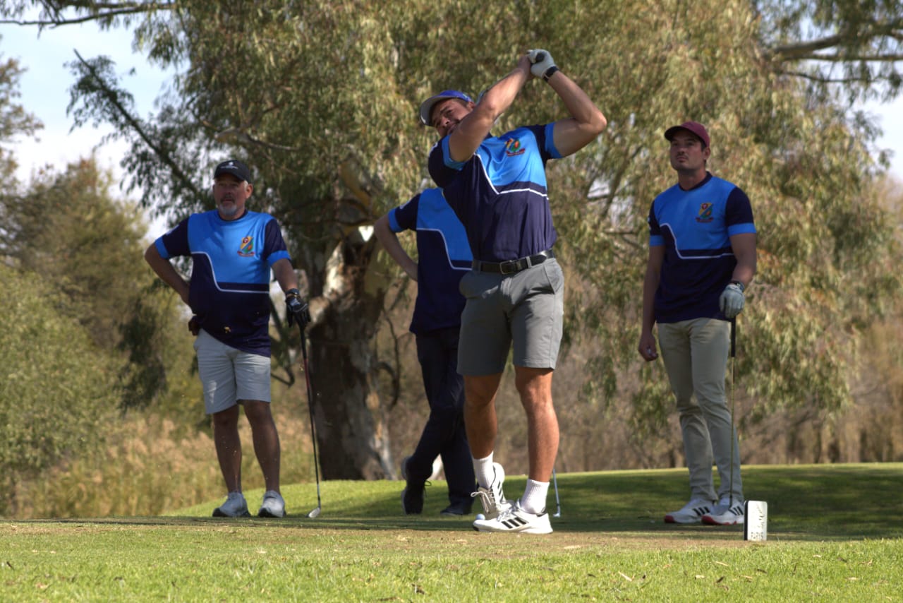 Gholfers maak 'n verskil in oudafrigter se kankerstryd | Parys Gazette