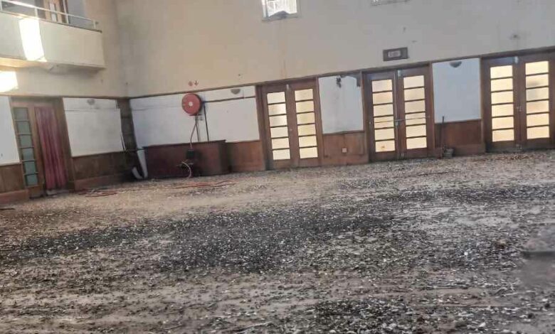 Voëlmis en verval waar rooi tapyt en dansvloer was | Parys Gazette