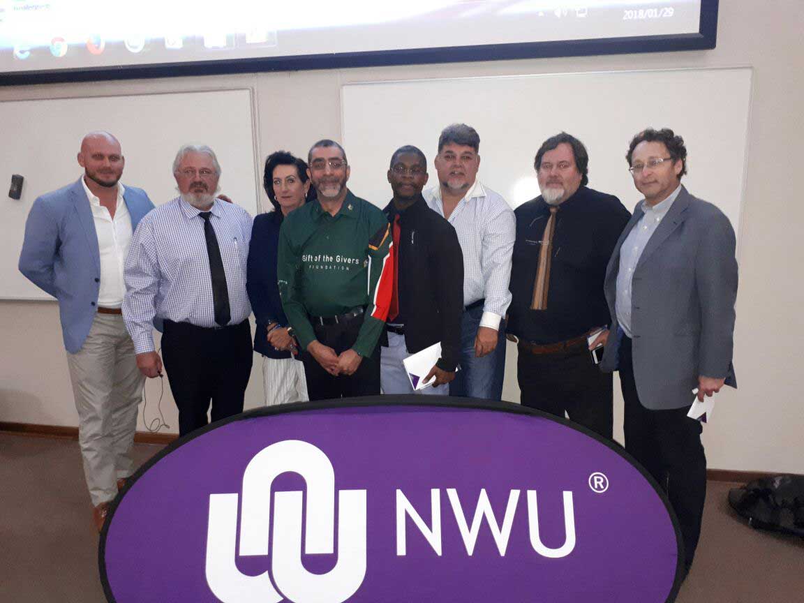 Stigter van Gift of the Givers spreek NWU Besigheidskool toe ...