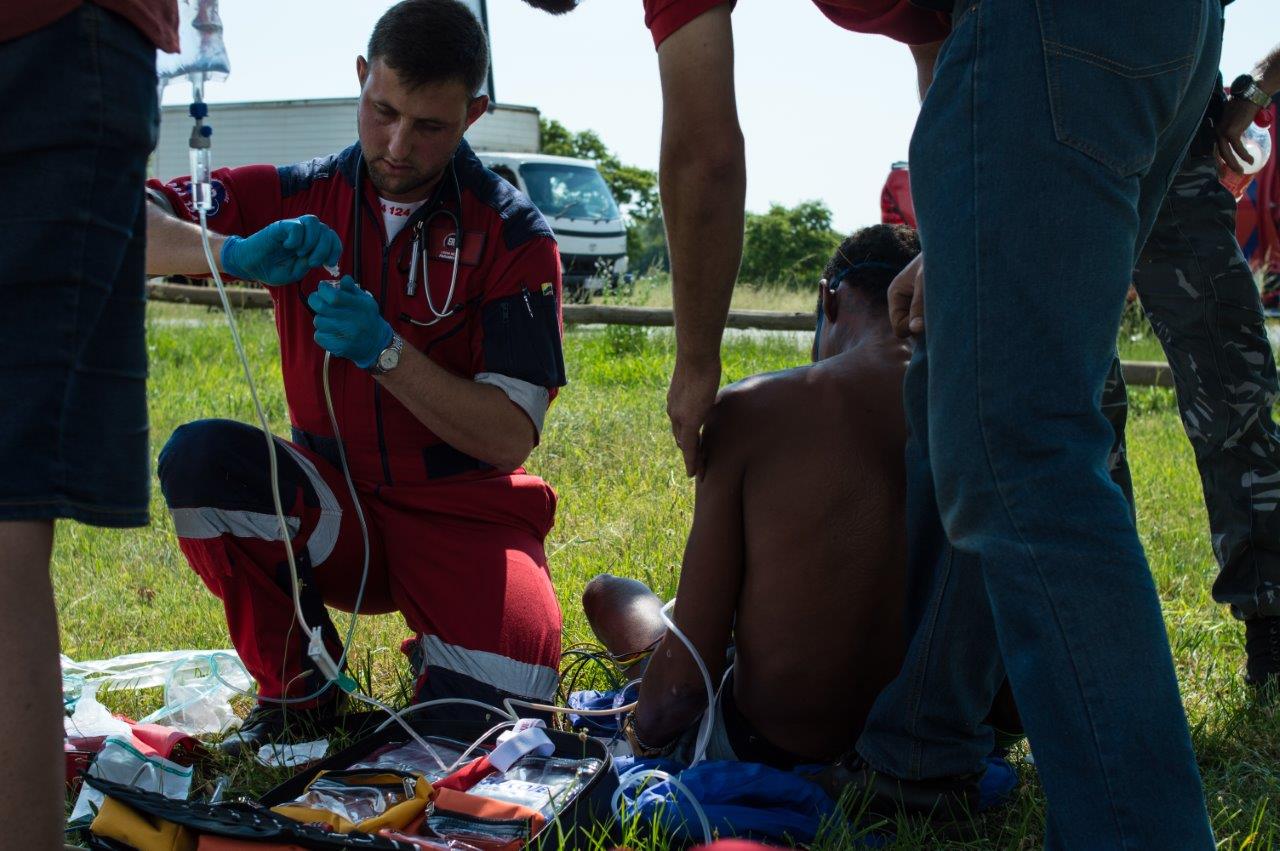 Man kritiek na swerm bye hom aanval | Potchefstroom Herald