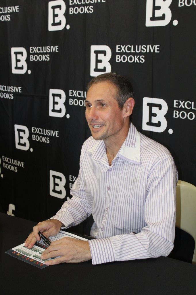 Leef liefde en praat oor die verlede sê skrywer van Wit Wolf ...