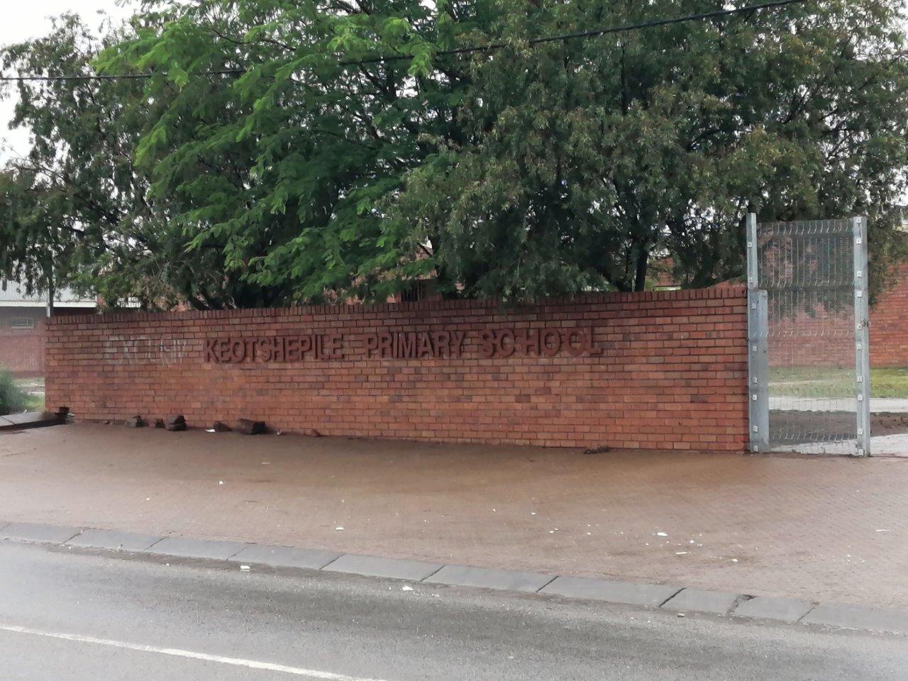 Primary school's parents desperate for permanent water solutions ...