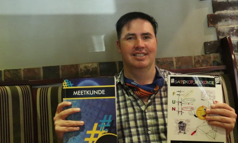 Wiskunde-onnie skop gat met eie boek | Potchefstroom Herald