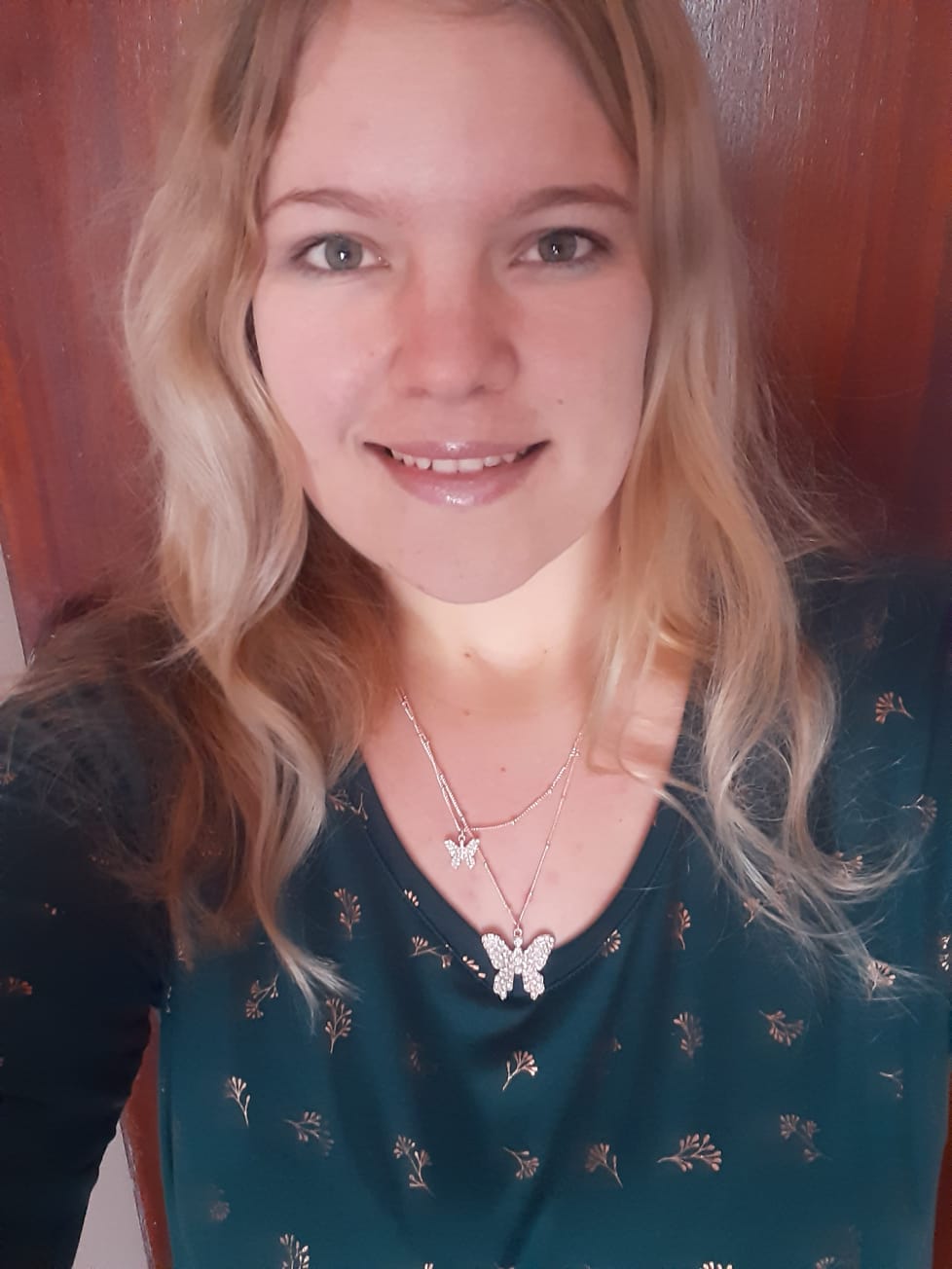 Student reik uit met projek vir behoeftige meisies en vroue ...