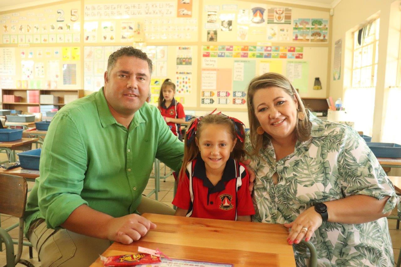 Foto's: Graad 1's glimlag breed op eerste dag | Potchefstroom Herald