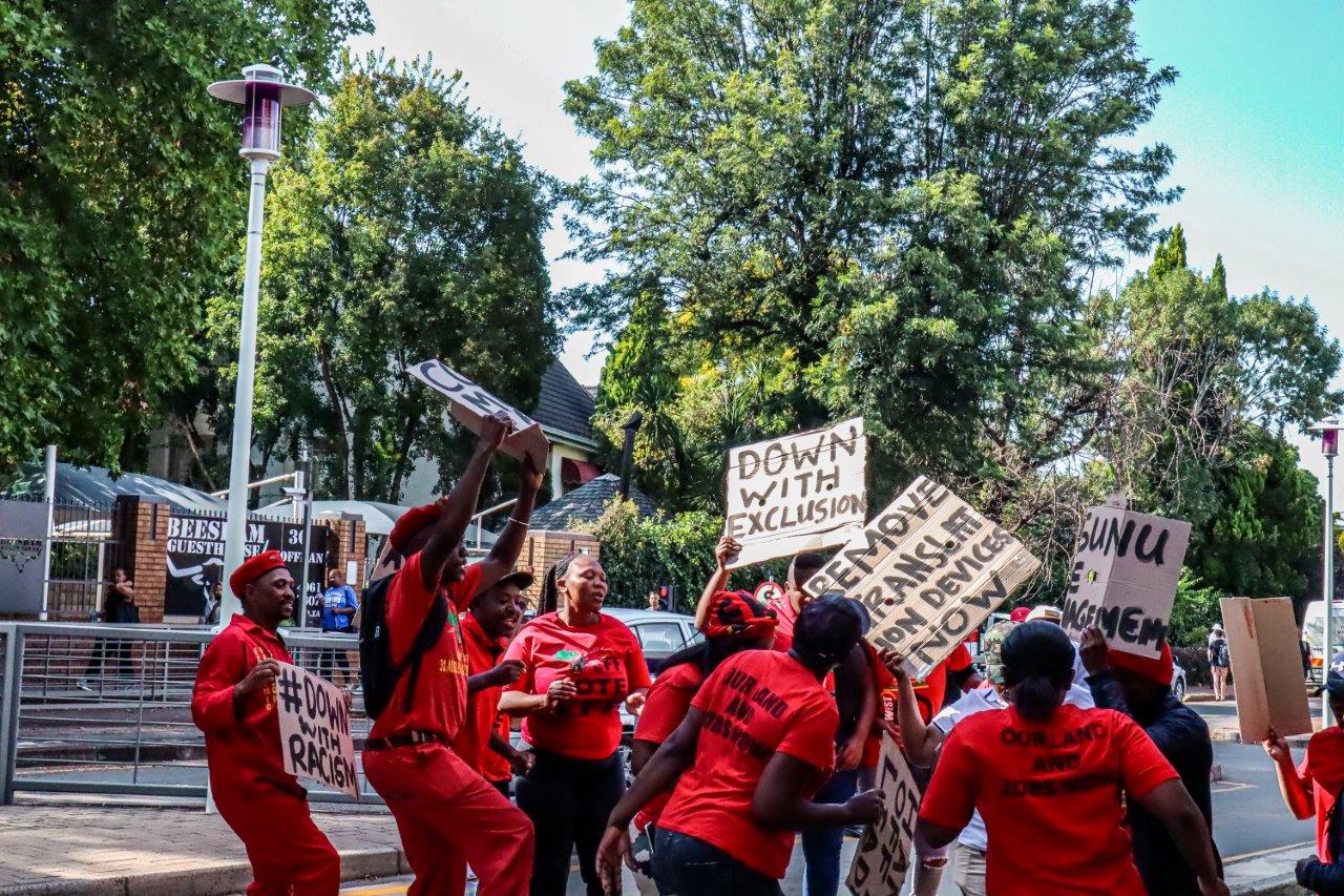 Video: EFF members protest in front of NWU main gate | Potchefstroom Herald