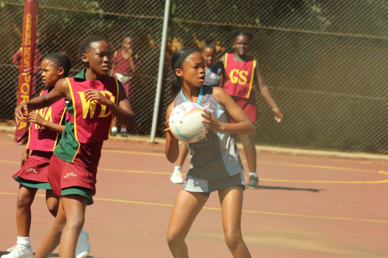 Photos: President Pretorius hosts exciting netball day | Potchefstroom ...