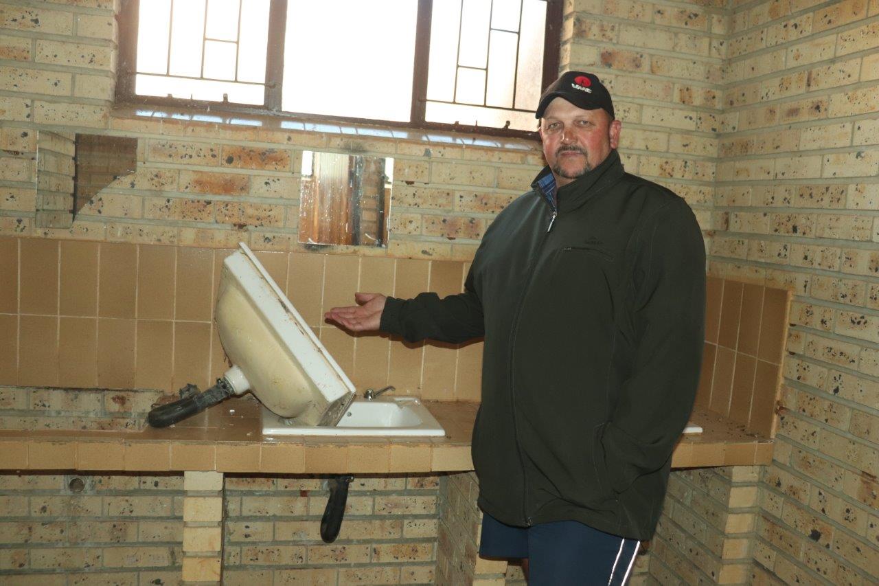 Video: Ablusiegeriewe by Potch Dam onbruikbaar | Potchefstroom Herald