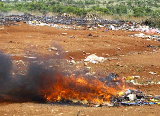 Vullis en korrupsie meng by Phelophela stortingsterrein | Potchefstroom ...