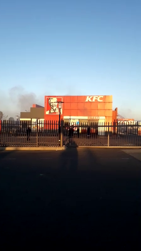 [Video en photos] Shell heroes save the day by extinguishing KFC fire ...